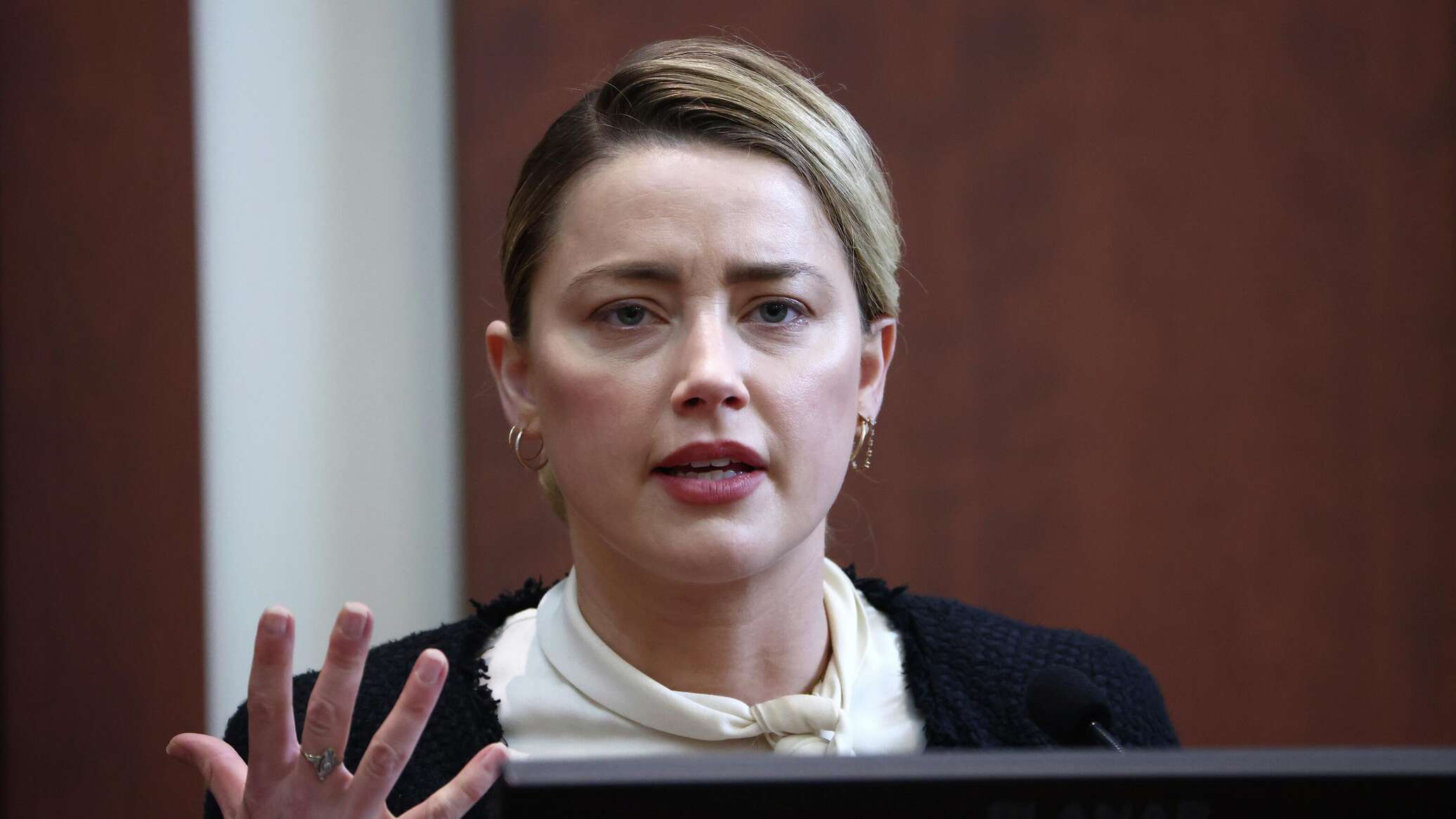 ემბერ ჰერდს ოფიციალურად დაეკისრა ჯონი დეპისთვის 10 მილიონი დოლარის ...