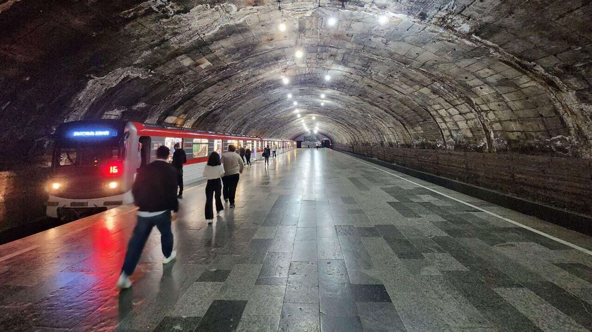 Срок завершения ремонта станции метро в Тбилиси продлен до марта - 10. ...