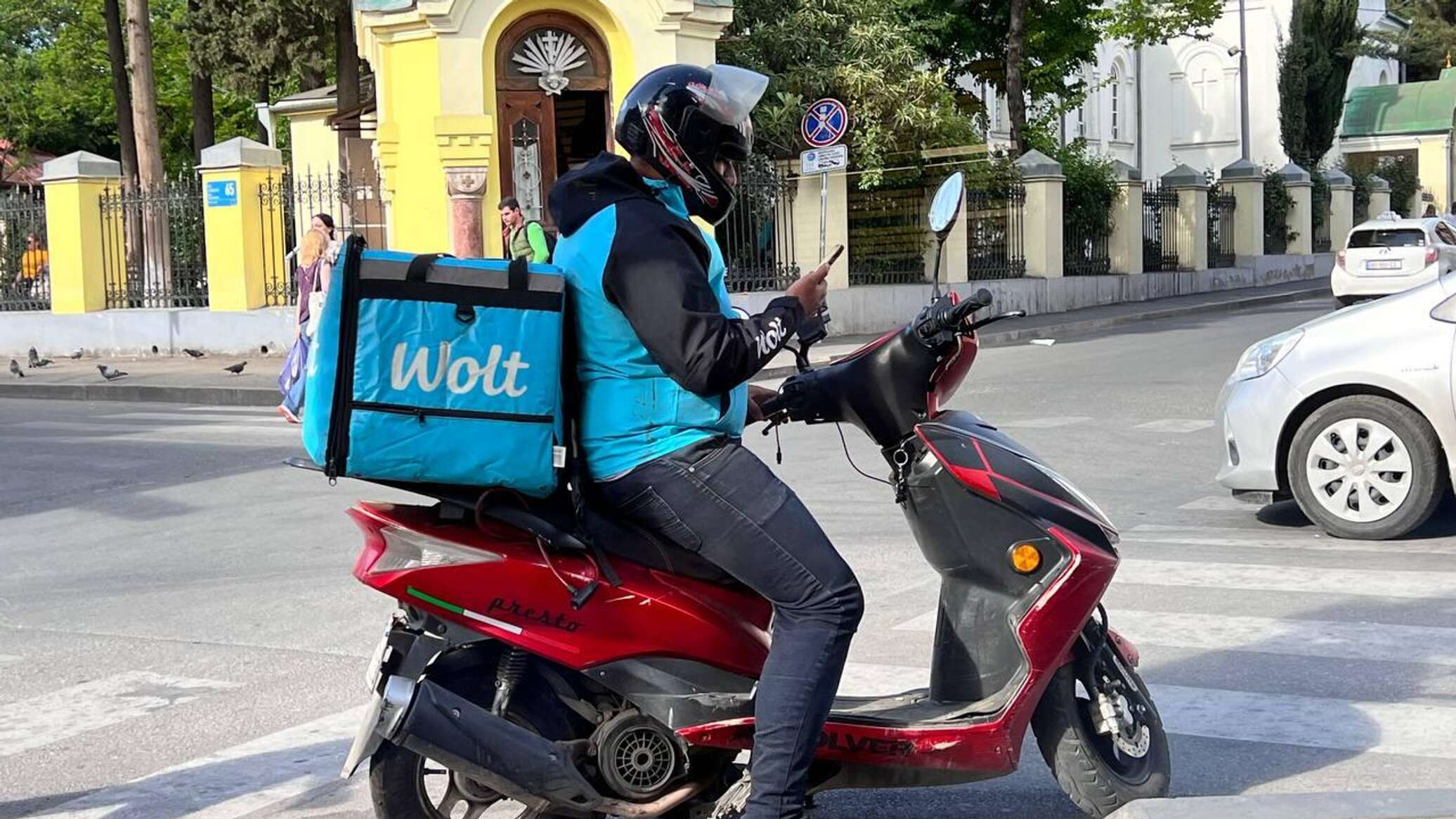 Службу доставки Wolt уличили в нарушении прав потребителей Грузии - 26.03.2025, Sputnik Грузия