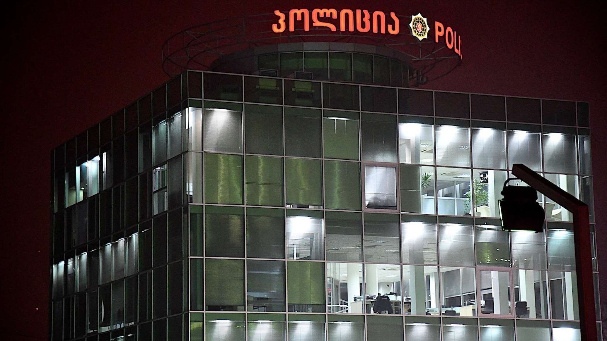 თბილისში ორი ადამიანი დაჭრეს: დაკავებულია 18 წლის მამაკაცი