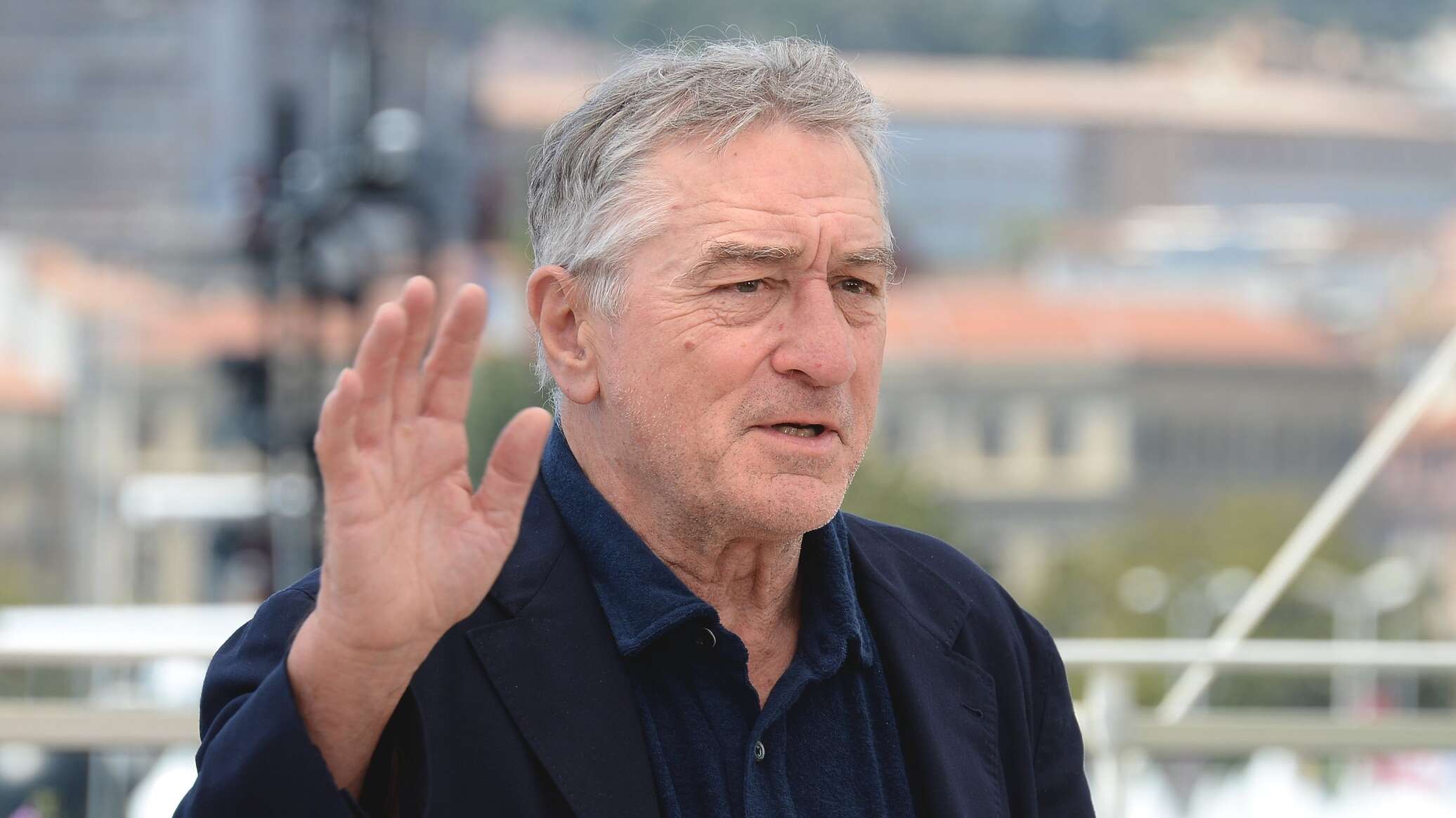 78 წლის რობერტ დე ნიროსა და მისი მეგობარი გოგონას ესპანური არდადეგები ...